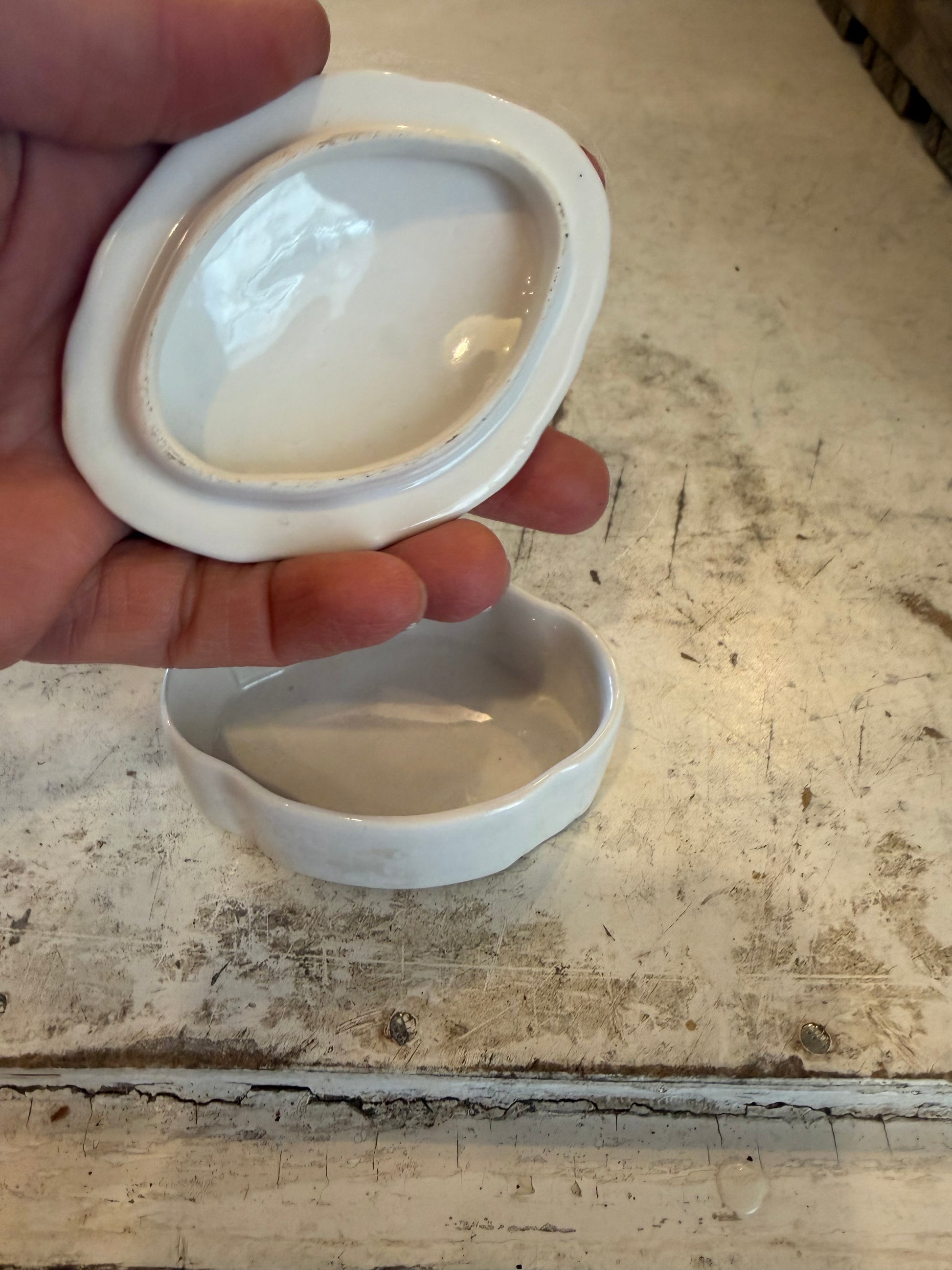 Trinket Dish with a pink/purple "Onion" pattern decoration and an embo ...